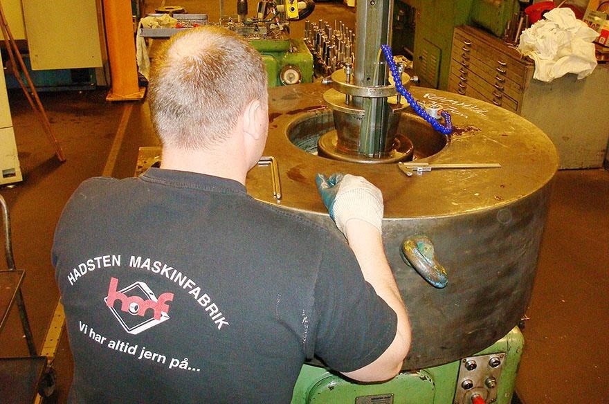 Maskinproduktion i Hadsten | Drejning og fræsning udføres