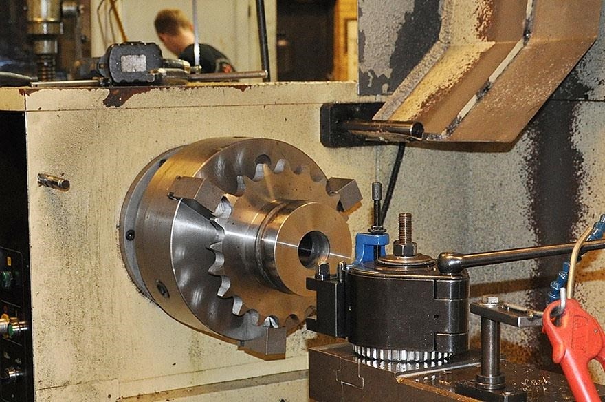 Maskinproduktion i Hadsten | Drejning og fræsning udføres